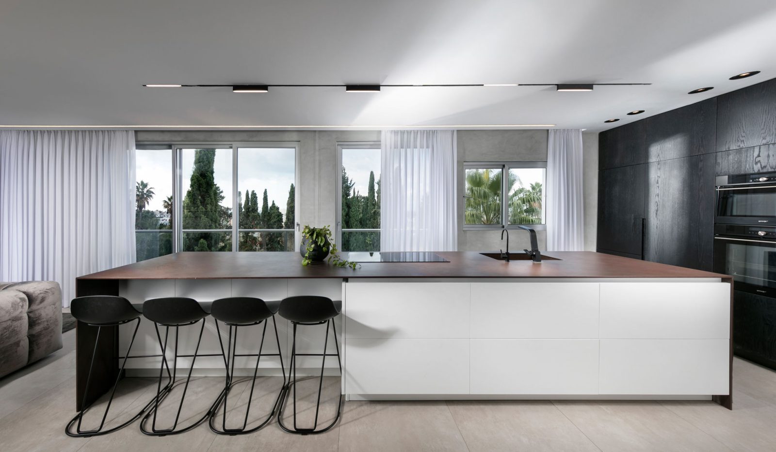 פנטהאוז משפחתי - קבסו תאורה - אולם תצוגה בירושלים